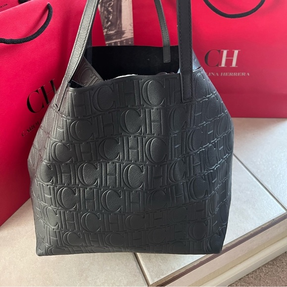 Carolina Herrera | Bags | Authentic Carolina Herrera Medium Handbad ...